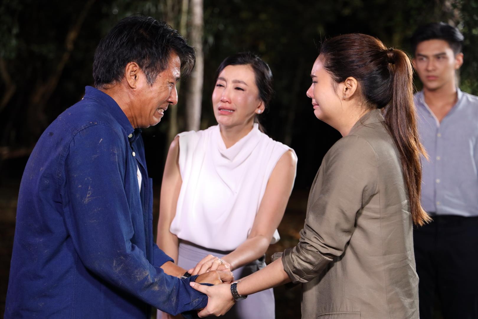 น้ำตาท่วมจอ มิ้นท์ พรทิวา – ต่าย ชัชฎาภรณ์ – เอ็กซ์ จตุรงค์ กอดคอดราม่า! ในละคร “สายเปล ...