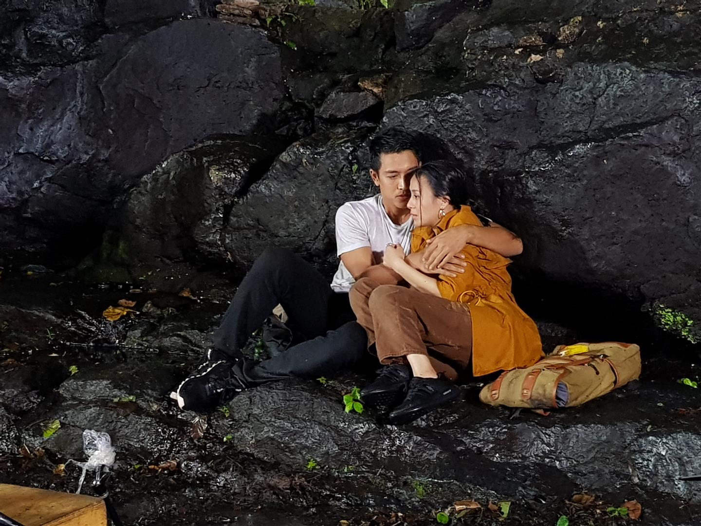 “กอล์ฟ – รถเมล์” โชว์สวีทกลางป่า - weblakorn-เรื่องย่อละคร-สกู๊ปละคร